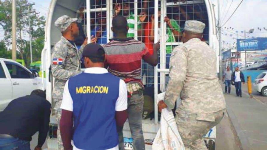 DGM detiene y deporta a extranjeros irregulares